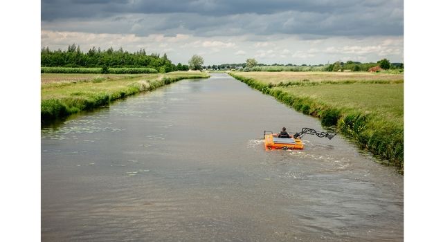 Mowing boats | Conver